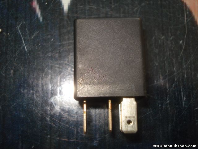 Relé de la bomba de combustible / Kraftstoffpumpe relais / Fuel pump ...